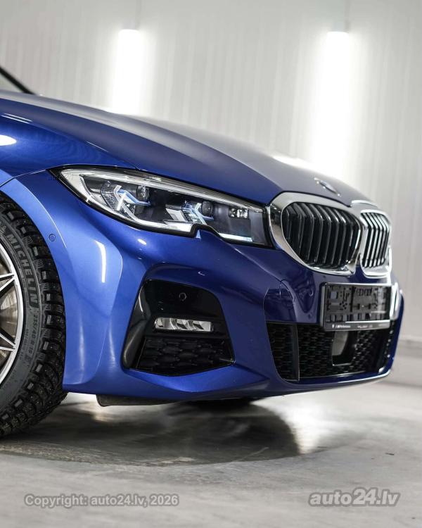 Zils BMW 3 Series 2019 Tallina, ar dzinēja tilpumu 2.00 L un nobraukumu 130 tūkst. km par 33500 €, foto 1 vietnē AUTOMOTO.COM.LV