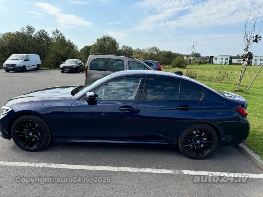 Blue BMW 3 Series 2020 in Tartu, with an engine capacity of 2.00 L and mileage of 105 thousand km for 32990 €, photo 4 on AUTOMOTO.COM.LV