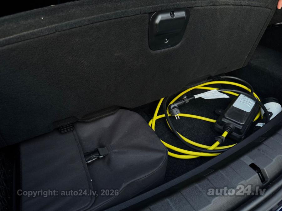 Blue BMW 3 Series 2020 in Tartu, with an engine capacity of 2.00 L and mileage of 105 thousand km for 32990 €, photo 24 on AUTOMOTO.COM.LV