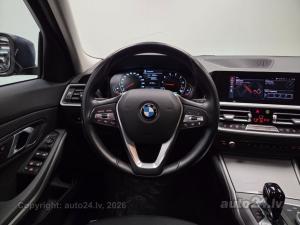 Zils BMW 3 Series 2021 Tallina, ar dzinēja tilpumu 2.00 L un nobraukumu 65 tūkst. km par 24900 €, foto 14 vietnē AUTOMOTO.COM.LV