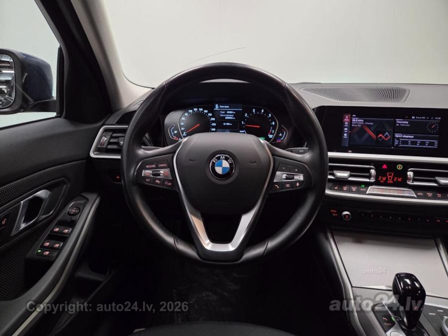 Zils BMW 3 Series 2021 Tallina, ar dzinēja tilpumu 2.00 L un nobraukumu 65 tūkst. km par 24900 €, foto 14 vietnē AUTOMOTO.COM.LV
