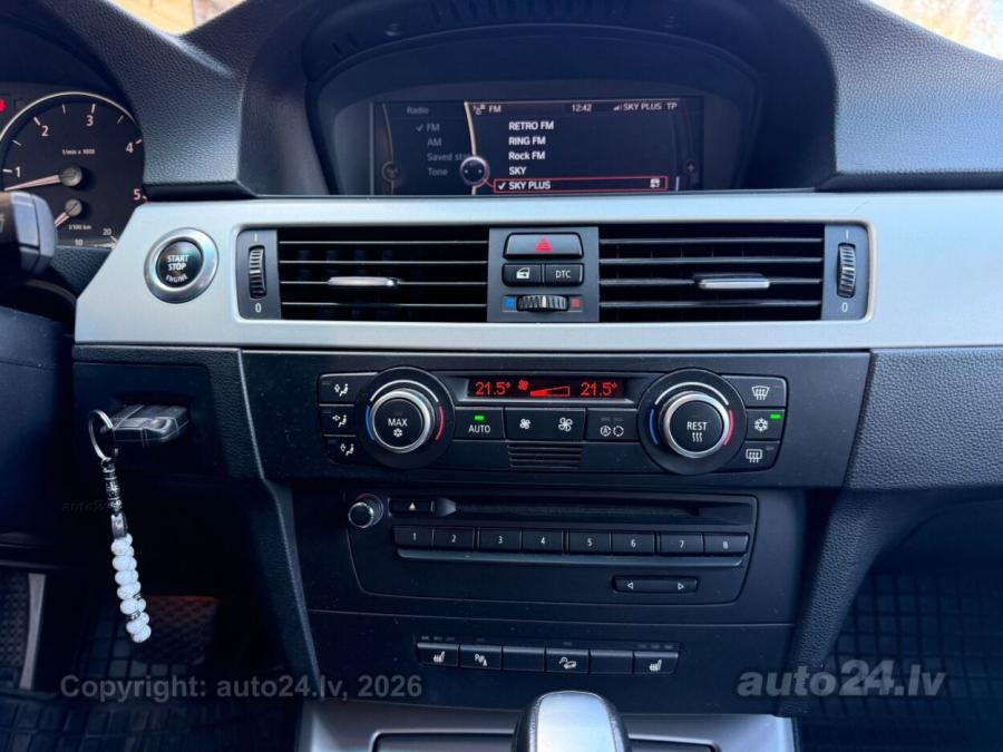 Zils BMW 3 Series 2006 Tartu, ar dzinēja tilpumu 3.00 L un nobraukumu 371 tūkst. km par 6000 €, foto 12 vietnē AUTOMOTO.COM.LV