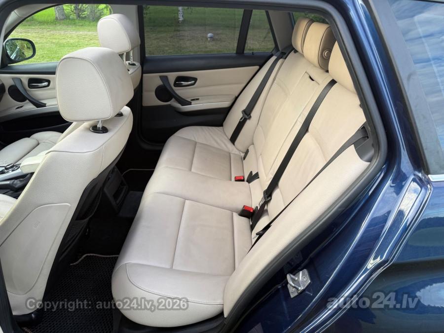 Zils BMW 3 Series 2011 Tallina, ar dzinēja tilpumu 3.00 L un nobraukumu 363 tūkst. km par 7990 €, foto 12 vietnē AUTOMOTO.COM.LV