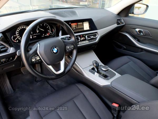 Zils BMW 3 Series 2020 Tallina, ar dzinēja tilpumu 2.00 L un nobraukumu 56 tūkst. km par 27900 €, foto 11 vietnē AUTOMOTO.COM.LV
