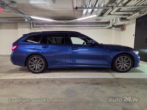 Zils BMW 3 Series 2020 Tallina, ar dzinēja tilpumu 2.00 L un nobraukumu 86 tūkst. km par 28900 €, foto  vietnē AUTOMOTO.COM.LV