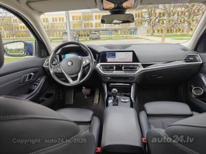 Blue BMW 3 Series 2021 in Tallinn, with an engine capacity of 2.00 L and mileage of 70 thousand km for 26500 €, photo 8 on AUTOMOTO.COM.LV