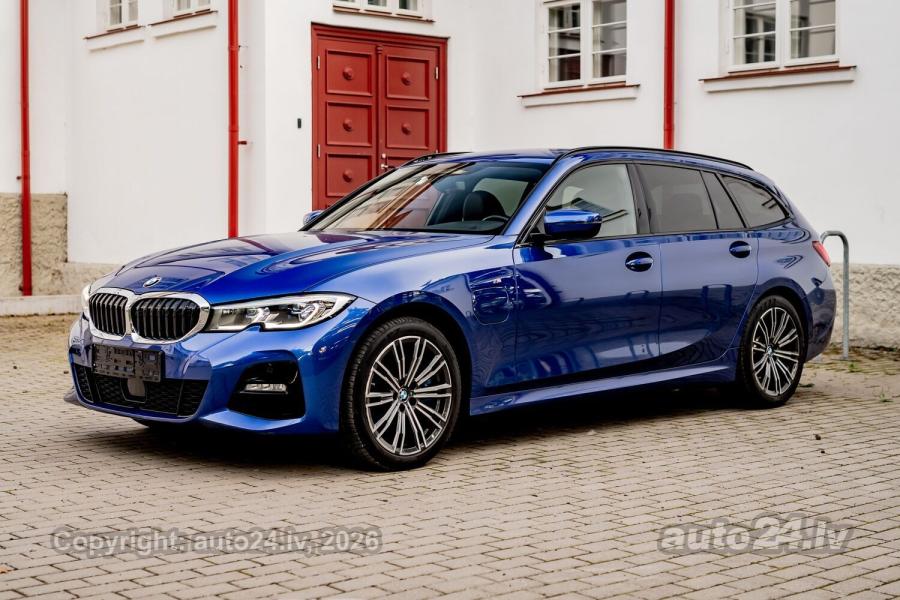 Zils BMW 3 Series 2021 Tallina, ar dzinēja tilpumu 2.00 L un nobraukumu 128 tūkst. km par 27600 €, foto 1 vietnē AUTOMOTO.COM.LV