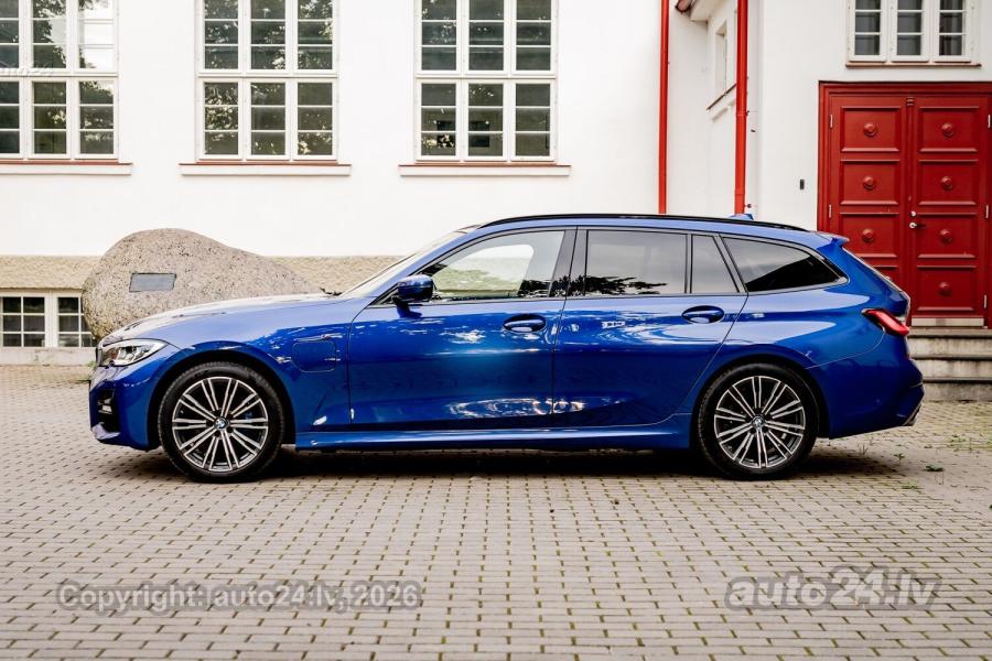Zils BMW 3 Series 2021 Tallina, ar dzinēja tilpumu 2.00 L un nobraukumu 128 tūkst. km par 27600 €, foto 9 vietnē AUTOMOTO.COM.LV