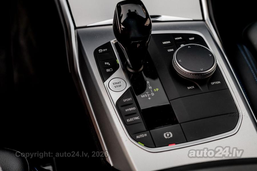 Zils BMW 3 Series 2021 Tallina, ar dzinēja tilpumu 2.00 L un nobraukumu 128 tūkst. km par 27600 €, foto 24 vietnē AUTOMOTO.COM.LV