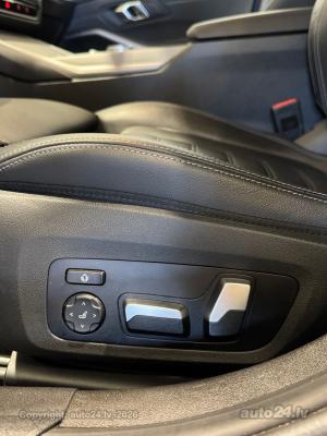 Zils BMW 3 Series 2022 Tallina, ar dzinēja tilpumu 2.00 L un nobraukumu 80 tūkst. km par 32800 €, foto 18 vietnē AUTOMOTO.COM.LV
