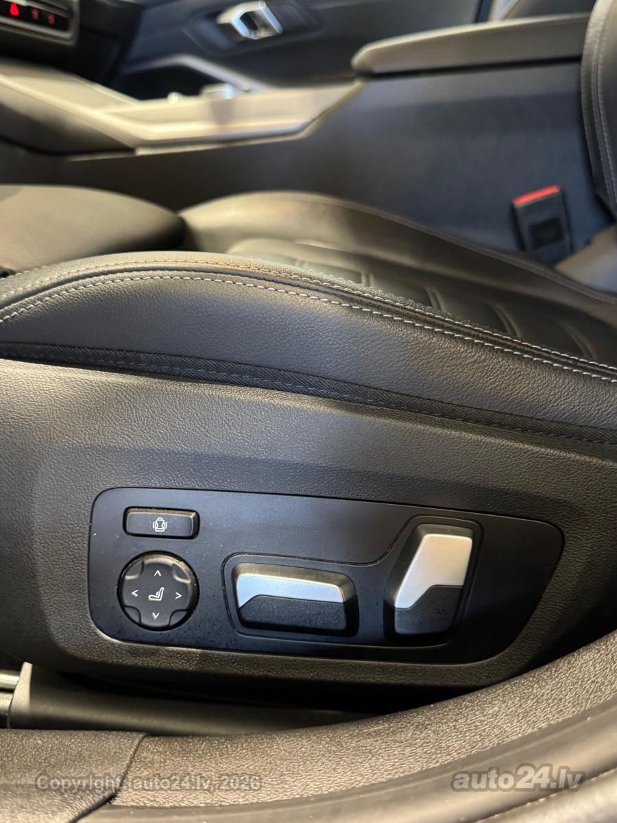 Zils BMW 3 Series 2022 Tallina, ar dzinēja tilpumu 2.00 L un nobraukumu 80 tūkst. km par 32800 €, foto 18 vietnē AUTOMOTO.COM.LV