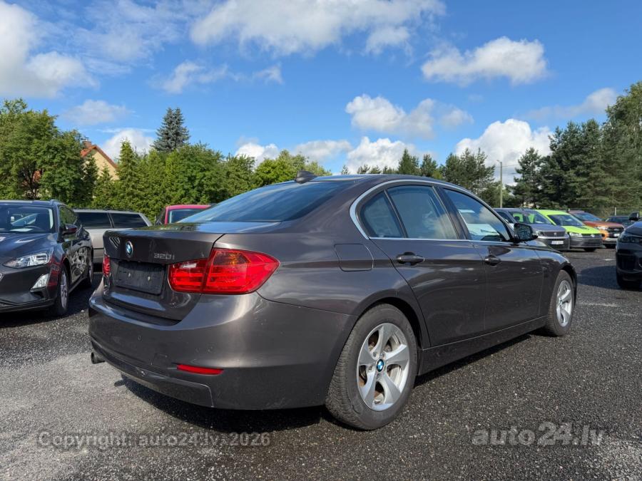 Brūns BMW 3 Series 2013 Tartu, ar dzinēja tilpumu 1.60 L un nobraukumu 306 tūkst. km par 8900 €, foto 9 vietnē AUTOMOTO.COM.LV