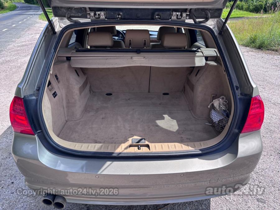 Brown BMW 3 Series 2009 in Tallinn, with an engine capacity of 3.00 L and mileage of 314 thousand km for 6799 €, photo 11 on AUTOMOTO.COM.LV