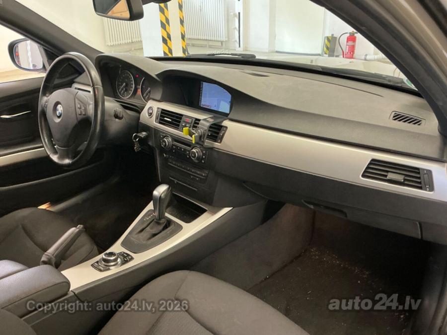 Brūns BMW 3 Series 2011 Kuresāre, ar dzinēja tilpumu 2.00 L un nobraukumu 311 tūkst. km par 5150 €, foto 10 vietnē AUTOMOTO.COM.LV