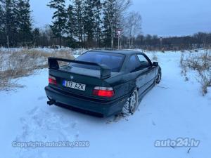 Green BMW 3 Series 1992 in Tallinn, with an engine capacity of 2.93 L and mileage of 410 thousand km for 5000 €, photo 4 on AUTOMOTO.COM.LV