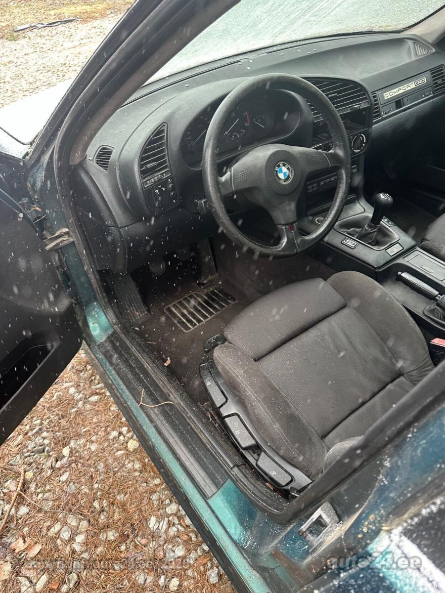 Green BMW 3 Series 1993 in Tallinn, with an engine capacity of 3.00 L and mileage of 348 thousand km for 3990 €, photo 5 on AUTOMOTO.COM.LV