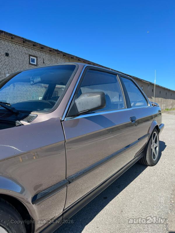 Grey BMW 3 Series 1988 in Tallinn, with an engine capacity of 2.50 L and mileage of 0 thousand km for 14500 €, photo 4 on AUTOMOTO.COM.LV