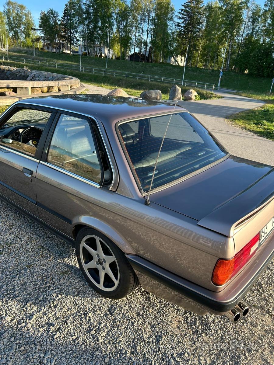 Grey BMW 3 Series 1988 in Tallinn, with an engine capacity of 2.50 L and mileage of 0 thousand km for 14500 €, photo 7 on AUTOMOTO.COM.LV
