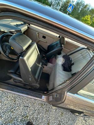 Grey BMW 3 Series 1988 in Tallinn, with an engine capacity of 2.50 L and mileage of 0 thousand km for 14500 €, photo 13 on AUTOMOTO.COM.LV