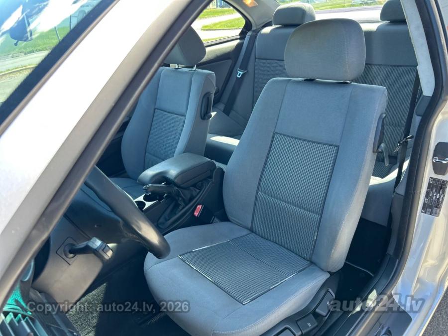 Pelēks BMW 3 Series 2003 Tartu, ar dzinēja tilpumu 2.00 L un nobraukumu 191 tūkst. km par 3300 €, foto 17 vietnē AUTOMOTO.COM.LV