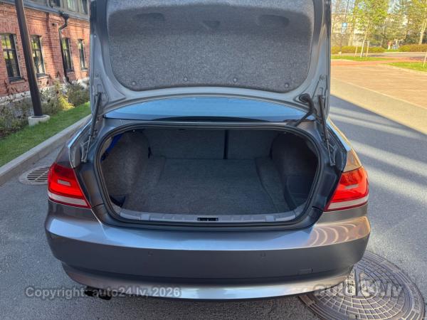 Grey BMW 3 Series 2007 in Tallinn, with an engine capacity of 2.50 L and mileage of 266 thousand km for 7200 €, photo 10 on AUTOMOTO.COM.LV