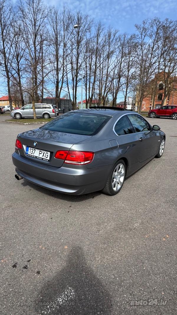 Pelēks BMW 3 Series 2008 Tallina, ar dzinēja tilpumu 3.00 L un nobraukumu 224 tūkst. km par 6999 €, foto 7 vietnē AUTOMOTO.COM.LV