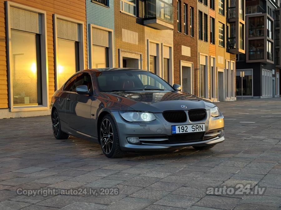 Pelēks BMW 3 Series 2010 Tallina, ar dzinēja tilpumu 3.00 L un nobraukumu 270 tūkst. km par 11500 €, foto 3 vietnē AUTOMOTO.COM.LV