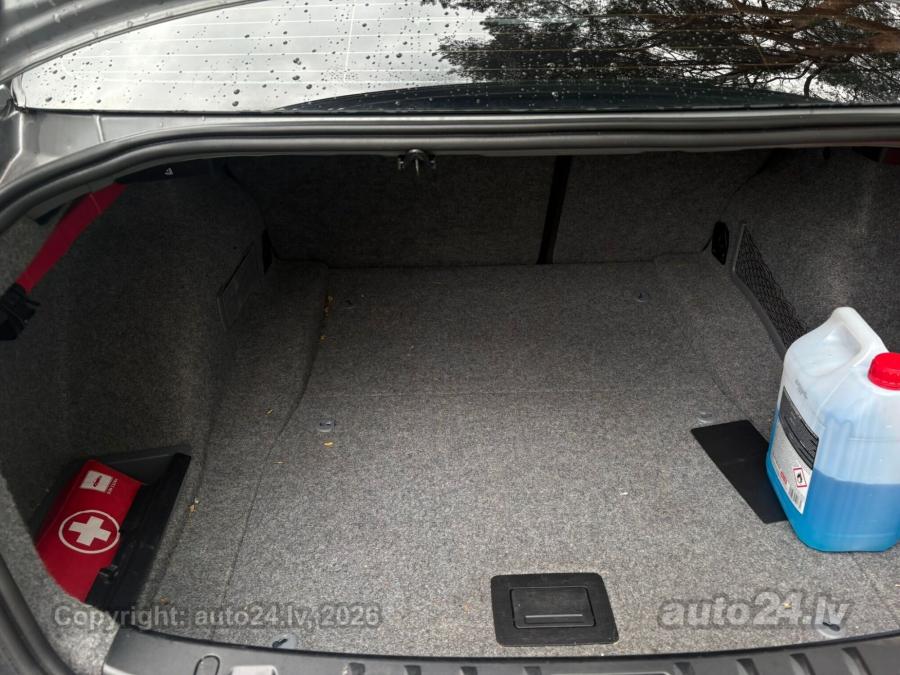 Pelēks BMW 3 Series 2011 Tallina, ar dzinēja tilpumu 2.00 L un nobraukumu 321 tūkst. km par 6700 €, foto 16 vietnē AUTOMOTO.COM.LV