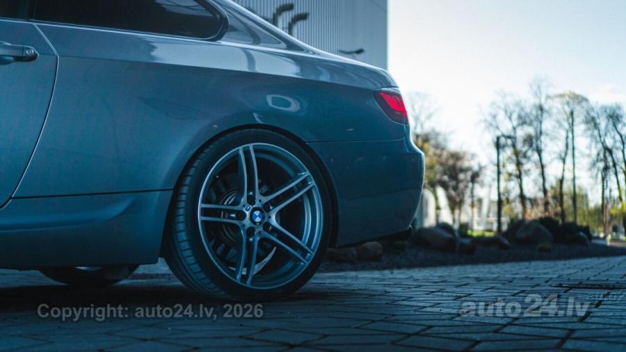 Pelēks BMW 3 Series 2011 Tallina, ar dzinēja tilpumu 3.00 L un nobraukumu 240 tūkst. km par 13500 €, foto 4 vietnē AUTOMOTO.COM.LV