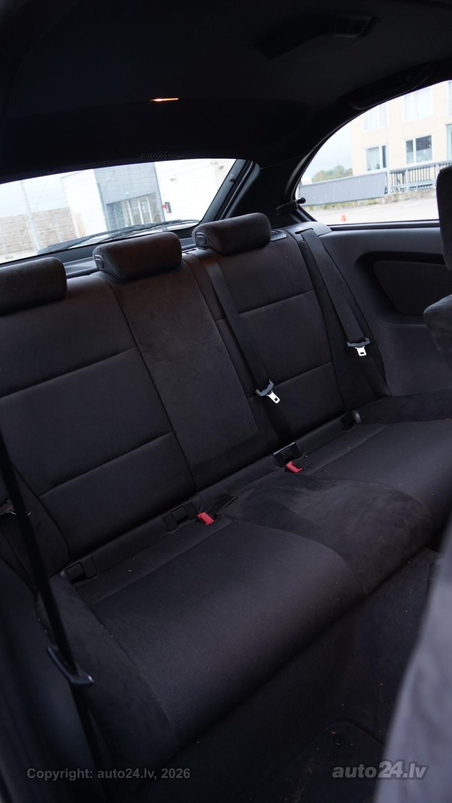 Pelēks BMW 3 Series 2004 Pērnava, ar dzinēja tilpumu 2.00 L un nobraukumu 280 tūkst. km par 3499 €, foto 14 vietnē AUTOMOTO.COM.LV