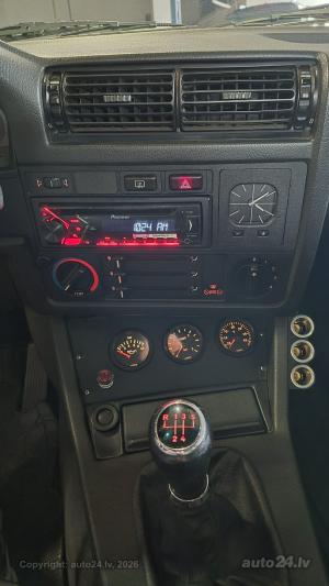 Pelēks BMW 3 Series 1987 Gulbene, ar dzinēja tilpumu 2.40 L un nobraukumu 138 tūkst. km par 9500 €, foto 15 vietnē AUTOMOTO.COM.LV