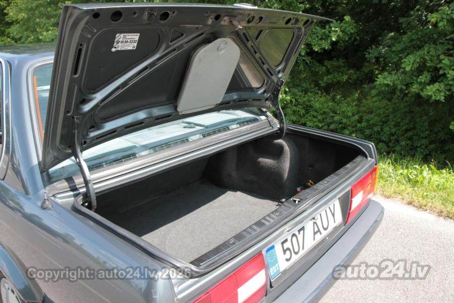 Pelēks BMW 3 Series 1990 Pērnava, ar dzinēja tilpumu 1.60 L un nobraukumu 238 tūkst. km par 6900 €, foto 13 vietnē AUTOMOTO.COM.LV