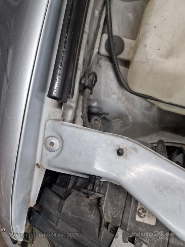 Pelēks BMW 3 Series 1998 Rīga, ar dzinēja tilpumu 2.50 L un nobraukumu 190 tūkst. km par 4200 €, foto 11 vietnē AUTOMOTO.COM.LV