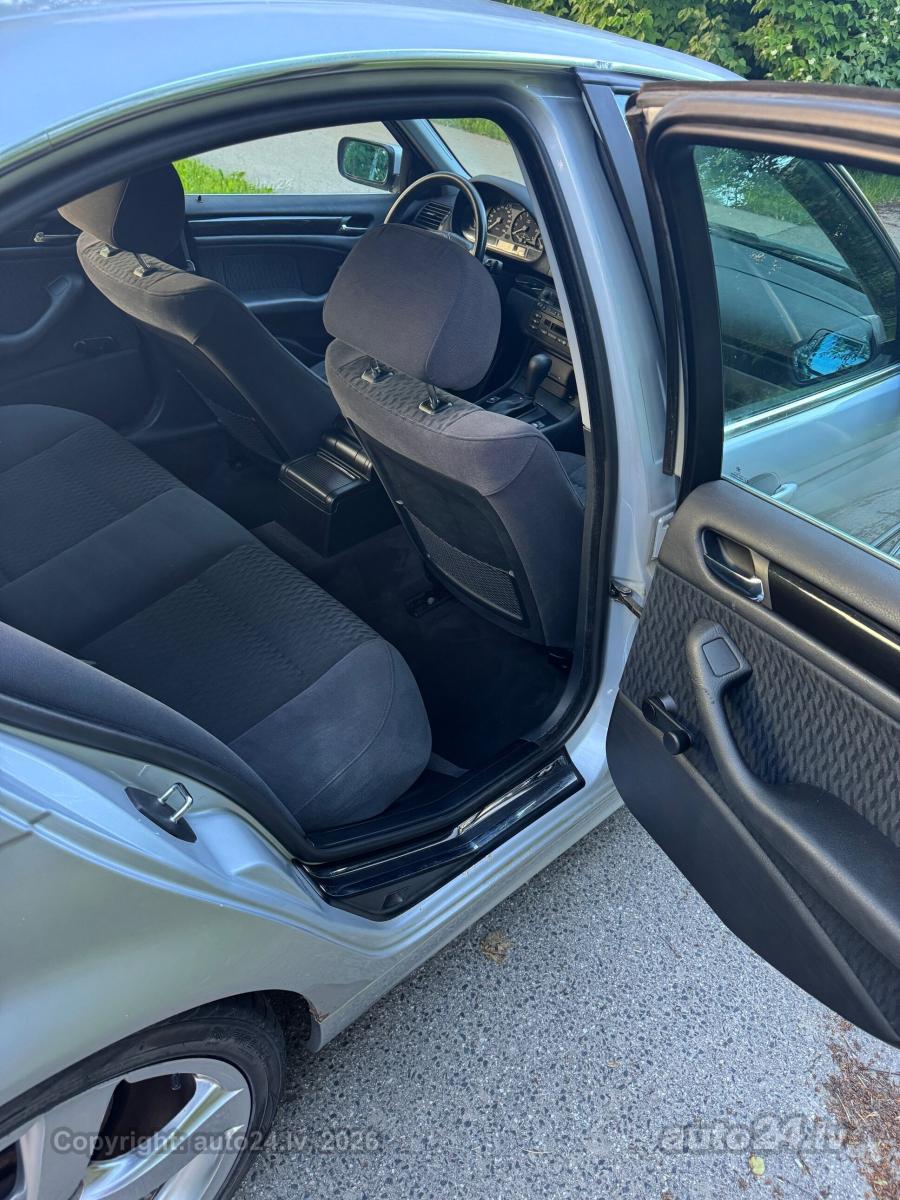 Pelēks BMW 3 Series 2000 Tallina, ar dzinēja tilpumu 2.00 L un nobraukumu 293 tūkst. km par 2999 €, foto 7 vietnē AUTOMOTO.COM.LV