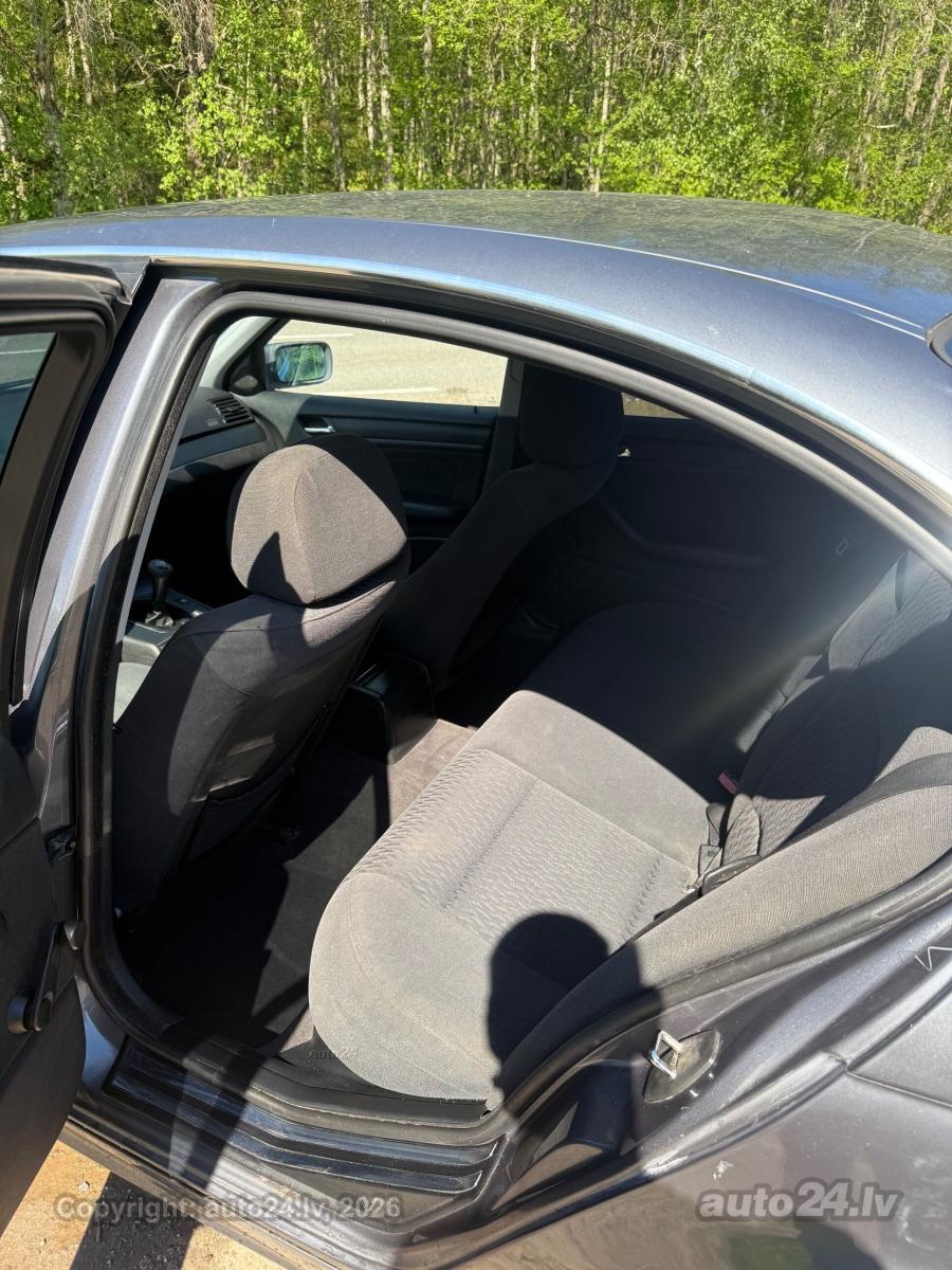 Pelēks BMW 3 Series 2001 Tallina, ar dzinēja tilpumu 2.20 L un nobraukumu 250 tūkst. km par 3000 €, foto 7 vietnē AUTOMOTO.COM.LV