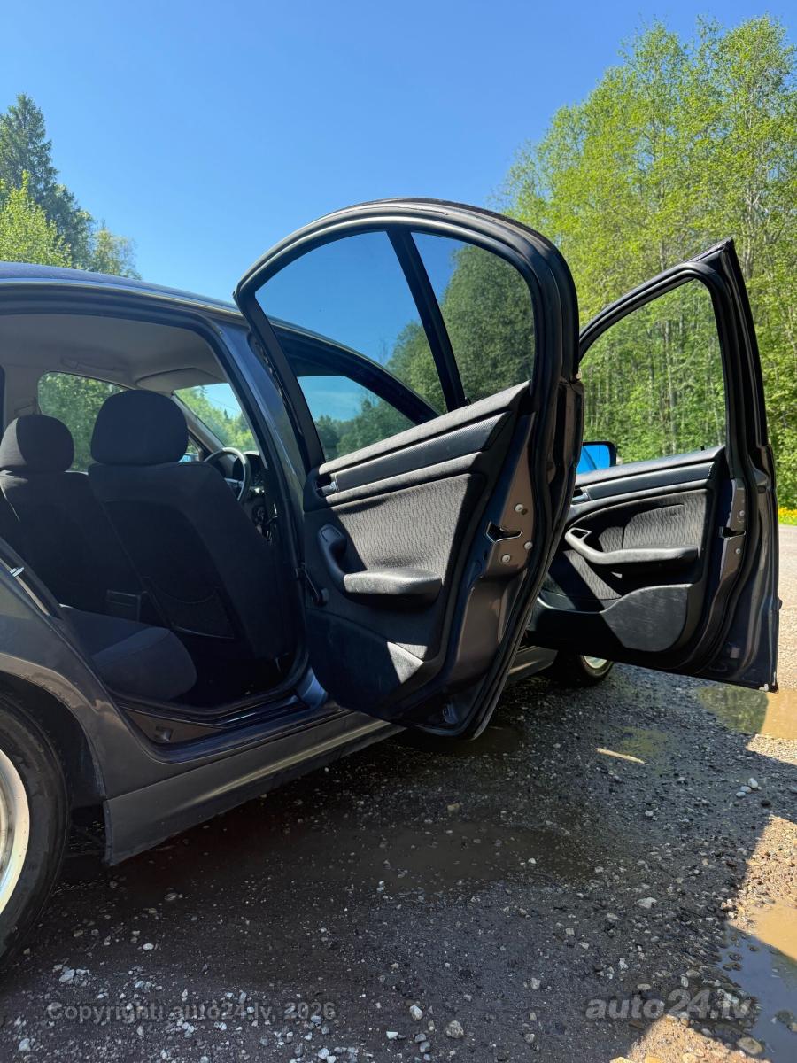 Pelēks BMW 3 Series 2001 Tallina, ar dzinēja tilpumu 2.20 L un nobraukumu 250 tūkst. km par 3000 €, foto 10 vietnē AUTOMOTO.COM.LV