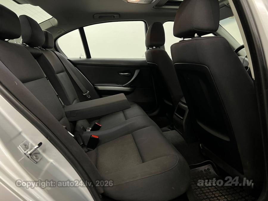 Pelēks BMW 3 Series 2005 Pērnava, ar dzinēja tilpumu 2.00 L un nobraukumu 225 tūkst. km par 3490 €, foto 13 vietnē AUTOMOTO.COM.LV