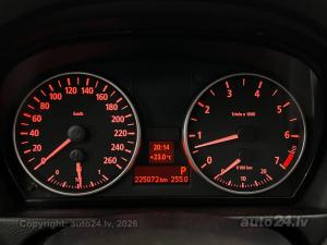 Pelēks BMW 3 Series 2005 Pērnava, ar dzinēja tilpumu 2.00 L un nobraukumu 225 tūkst. km par 3490 €, foto 17 vietnē AUTOMOTO.COM.LV