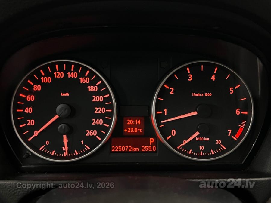 Pelēks BMW 3 Series 2005 Pērnava, ar dzinēja tilpumu 2.00 L un nobraukumu 225 tūkst. km par 3490 €, foto 17 vietnē AUTOMOTO.COM.LV