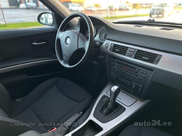 Pelēks BMW 3 Series 2006 Kuresāre, ar dzinēja tilpumu 2.00 L un nobraukumu 167 tūkst. km par 2200 €, foto 11 vietnē AUTOMOTO.COM.LV