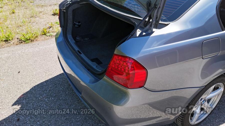 Grey BMW 3 Series 2009 in Viljandi, with an engine capacity of 3.00 L and mileage of 268 thousand km for 9900 €, photo 15 on AUTOMOTO.COM.LV