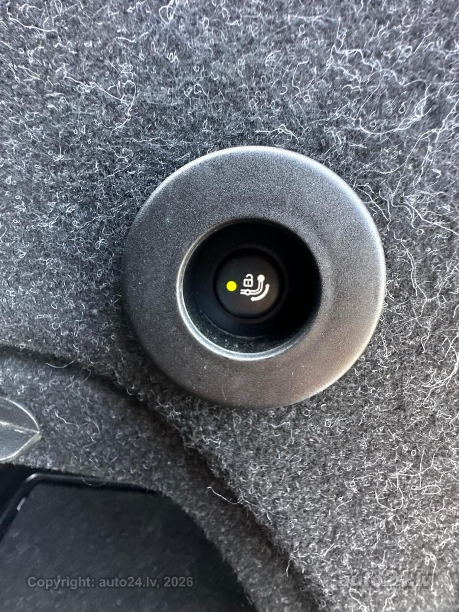Grey BMW 3 Series 2019 in Tallinn, with an engine capacity of 2.00 L and mileage of 204 thousand km for 18900 €, photo 12 on AUTOMOTO.COM.LV