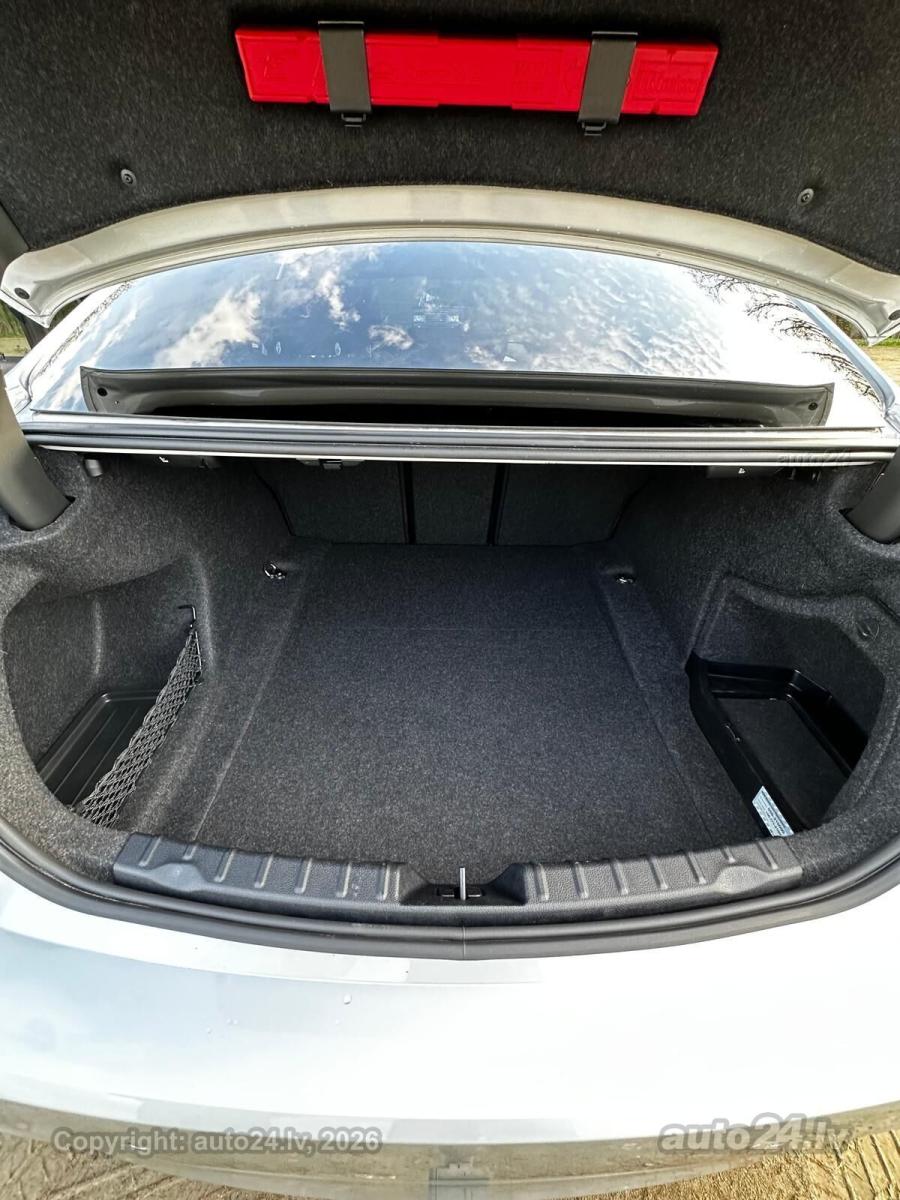 Grey BMW 3 Series 2019 in Tallinn, with an engine capacity of 2.00 L and mileage of 204 thousand km for 18900 €, photo 27 on AUTOMOTO.COM.LV