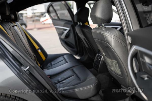 BMW 3 Series 2019 in Tallinn on AUTOMOTO.COM.LV Grey BMW 3 Series 2019 in Tallinn, with an engine capacity of 3.00 L and mileage of 115 thousand km for 29500 €, photo 11 on AUTOMOTO.COM.LV