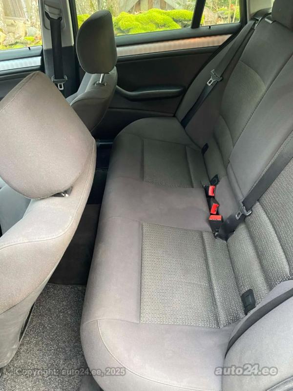 Pelēks BMW 3 Series 2004 Hāpsalu, ar dzinēja tilpumu 2.00 L un nobraukumu 409 tūkst. km par 2300 €, foto 11 vietnē AUTOMOTO.COM.LV