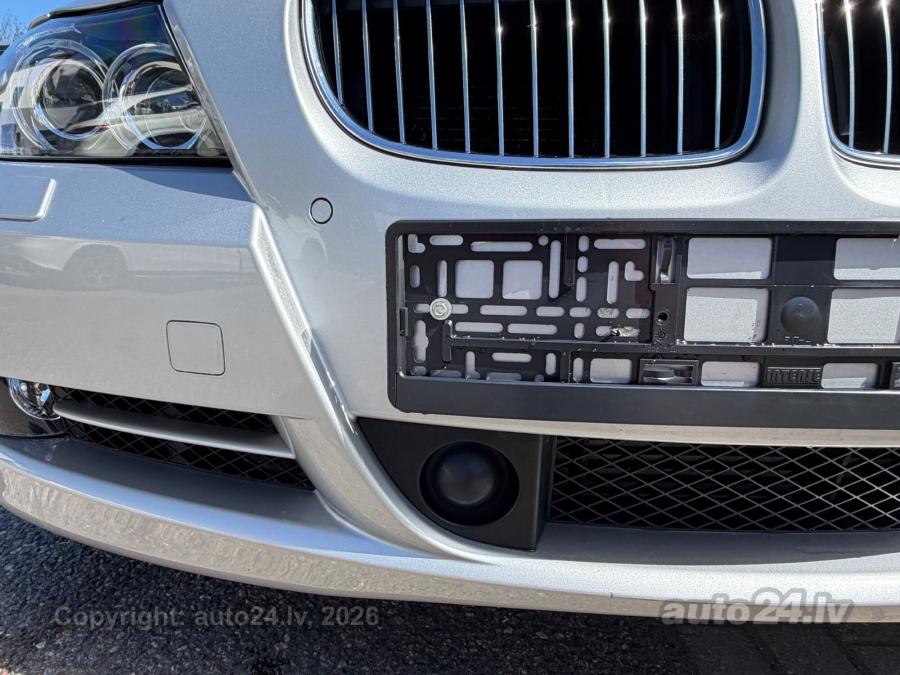 Grey BMW 3 Series 2005 in Tartu, with an engine capacity of 3.00 L and mileage of 302 thousand km for 5890 €, photo 12 on AUTOMOTO.COM.LV