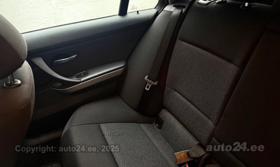 Pelēks BMW 3 Series 2006 Tallina, ar dzinēja tilpumu 2.00 L un nobraukumu 343 tūkst. km par 2499 €, foto 10 vietnē AUTOMOTO.COM.LV