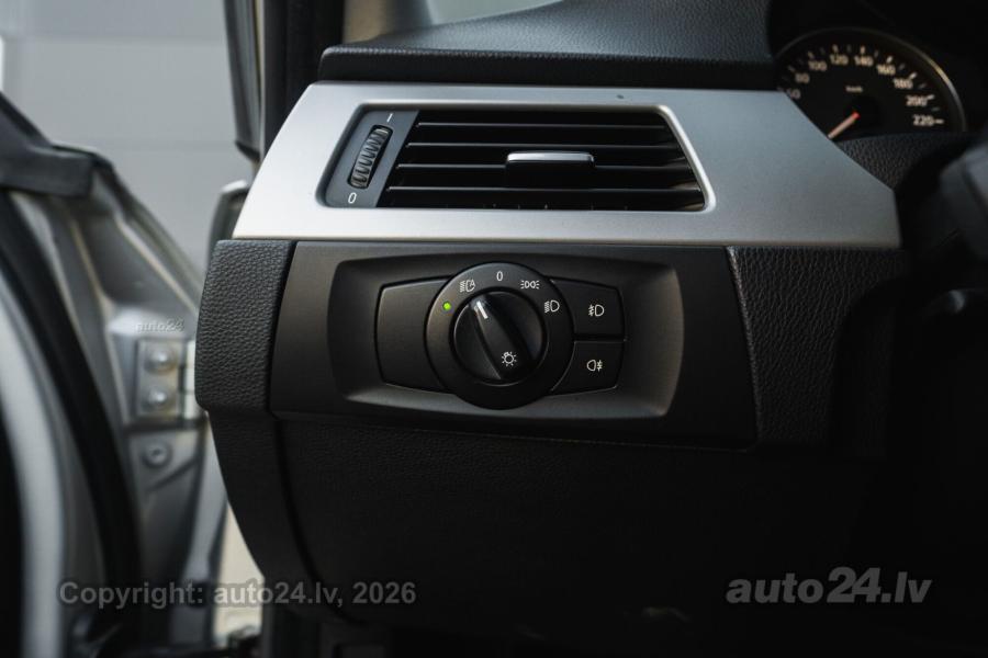 Pelēks BMW 3 Series 2006 Tallina, ar dzinēja tilpumu 3.00 L un nobraukumu 335 tūkst. km par 4499 €, foto 14 vietnē AUTOMOTO.COM.LV