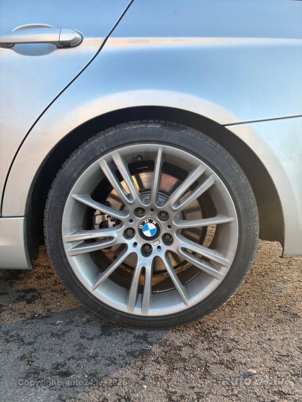 Pelēks BMW 3 Series 2007 Kuresāre, ar dzinēja tilpumu 3.00 L un nobraukumu 404 tūkst. km par 12000 €, foto 6 vietnē AUTOMOTO.COM.LV