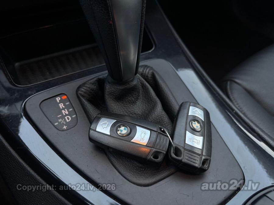 Pelēks BMW 3 Series 2009 Tallina, ar dzinēja tilpumu 3.00 L un nobraukumu 223 tūkst. km par 7699 €, foto 26 vietnē AUTOMOTO.COM.LV
